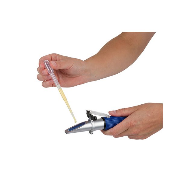 Refractometer colostrum measuring device